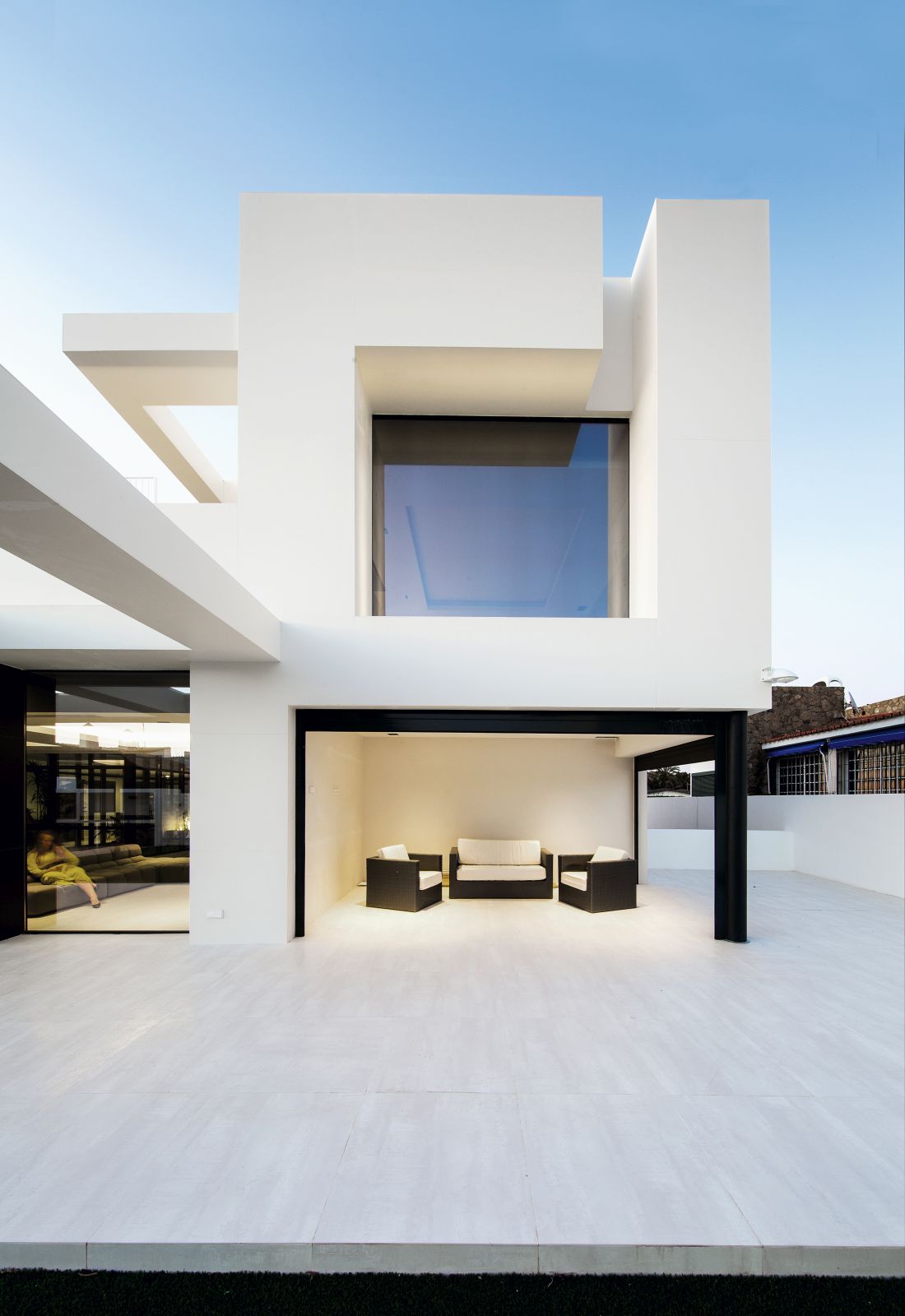 Arctic White - GMC - Surface